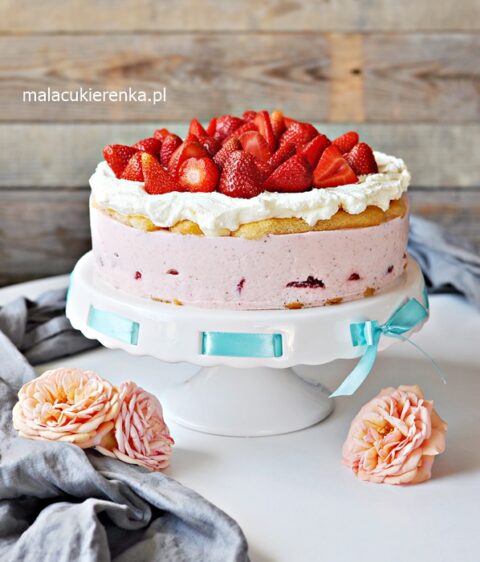 Prosty Tort Truskawkowy Bez Pieczenia - Przepis - Mała Cukierenka